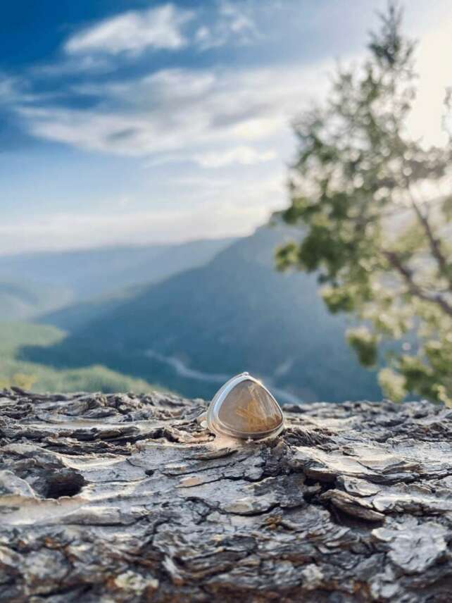 Meet Willow Rain – CanvasRebel Magazine