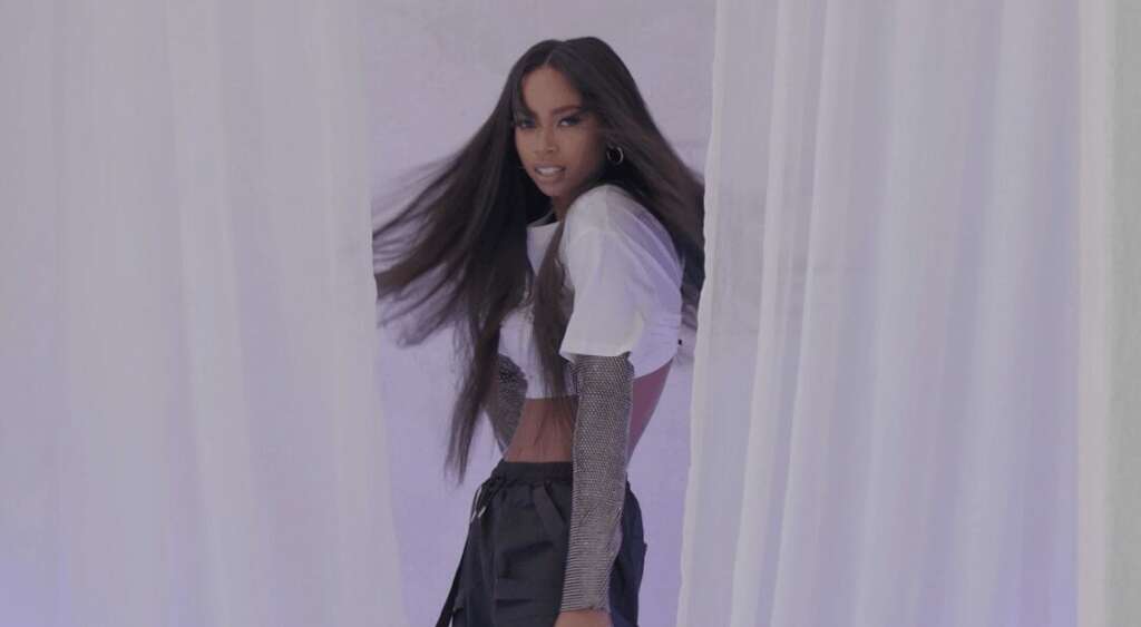 Meet Maria Raquel – CanvasRebel Magazine